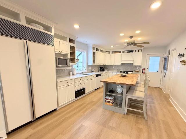4 S Iroquois Ave