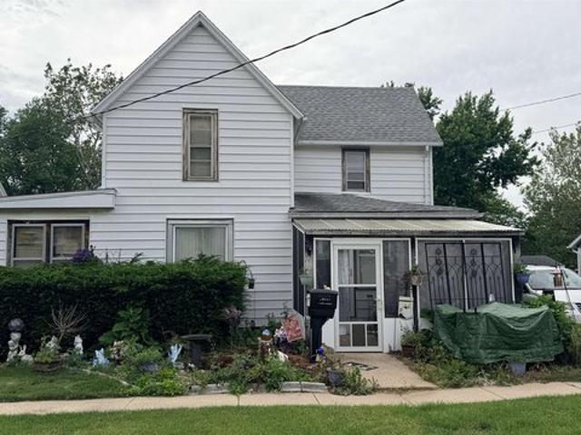 4 S Mulberry Ave, Mount Morris, IL 61054