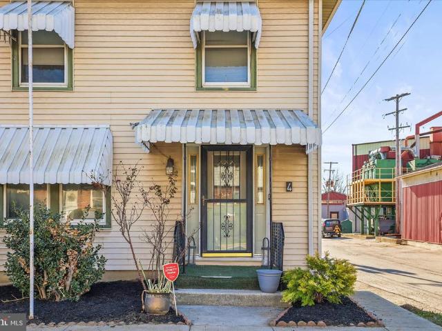 4 S Penn Street