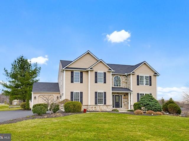 4 Saint Andrews Dr, Fleetwood, PA 19522
