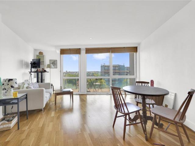 4 Salamanca Place, Vauxhall, London, SE1 1 bed apartment to rent £2,275 pcm £525 pw