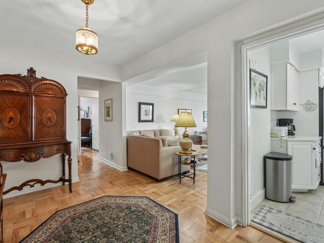 4 Salisbury Point 1D DIRECTORY 106