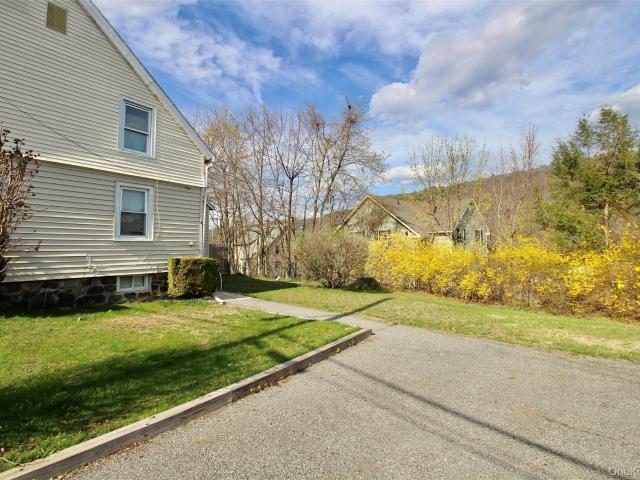 4 Schoolhouse Lane