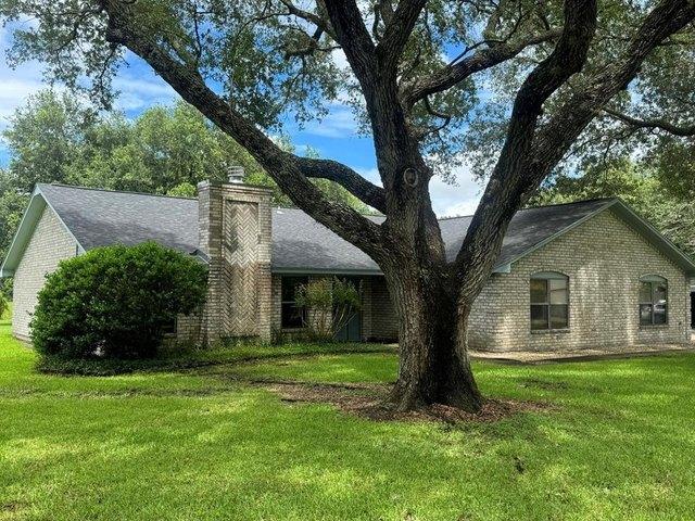 4 Shantilly Ln, Bay City, TX 77414