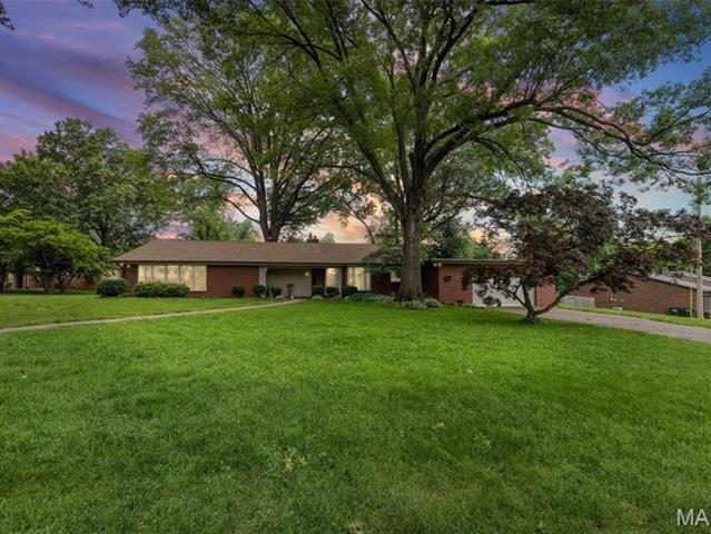 4 Shady Ln, Belleville, IL 62221