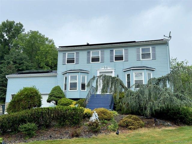4 Shaker Ct, New Windsor, NY 12553