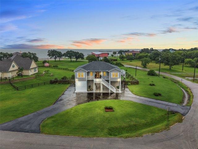 4 Shore Acres Cir, Shoreacres, TX 77571