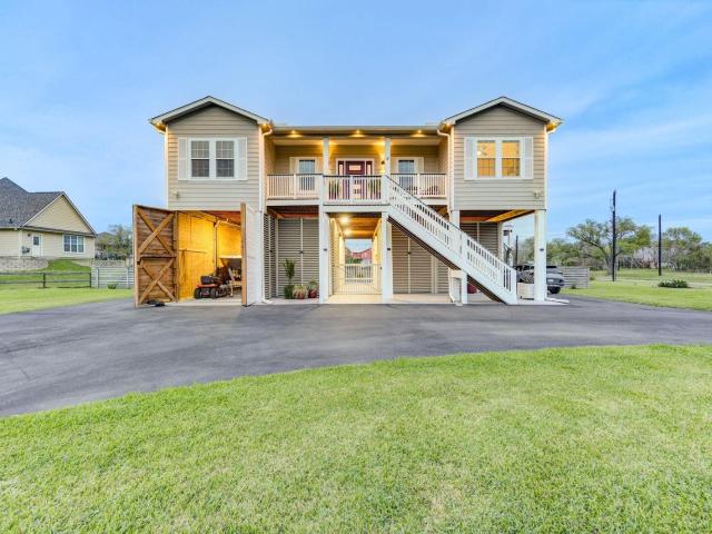 4 Shore Acres Circle
