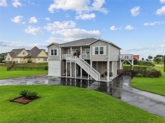 4 Shore Acres Circle