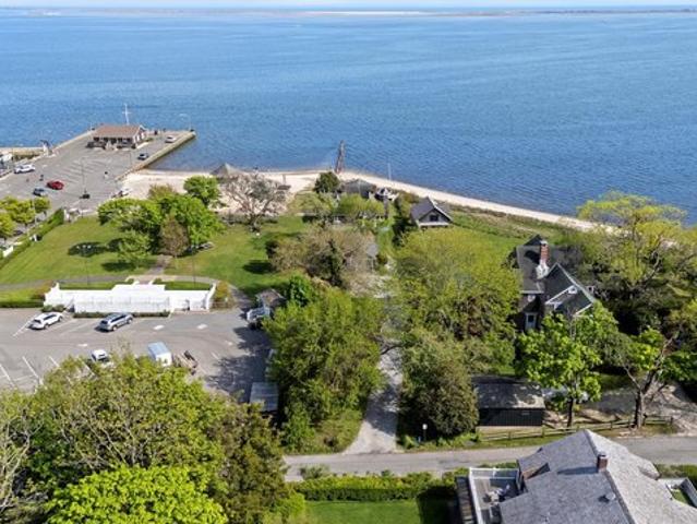 4 Shore Rd, Bellport village, NY 11713