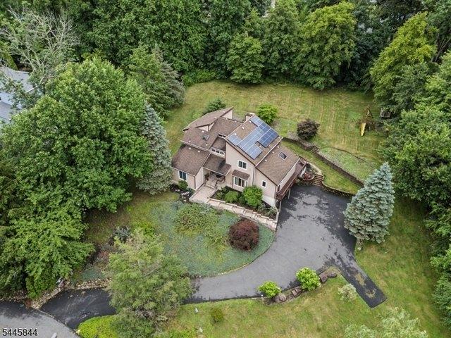 4 Skytop Dr, Denville, NJ 07834
