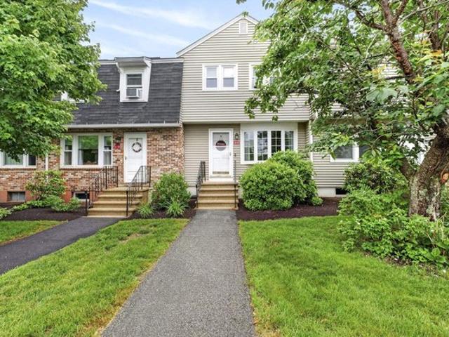 4 Snowberry Ln Apt 9, Goffstown, NH 03045