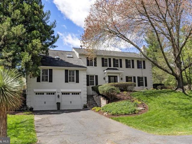 4 Snug Hill Ct, Potomac, MD 20854
