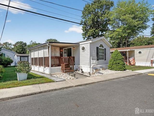 4 South Dr, East Windsor, NJ 08520