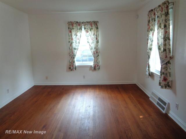 4 Southlawn Court