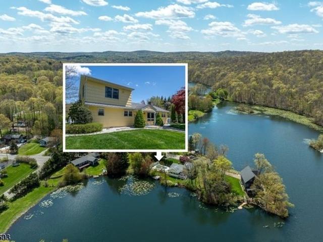 4 Spruce Ct, Vernon, NJ 07422