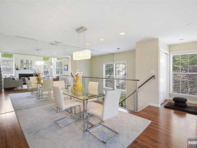 4 Squire Court