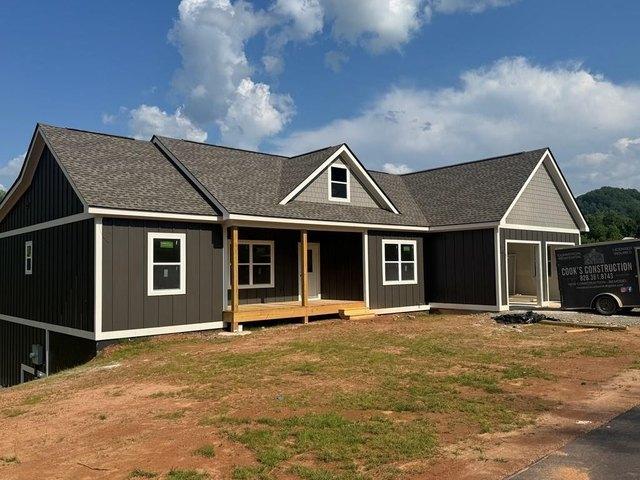 4 Turkey Cove Dr, Hayesville, NC 28904