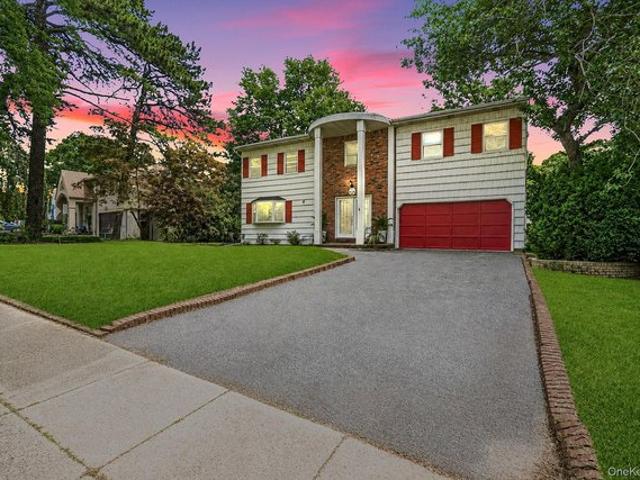 4 Tall Pines Ln, Nesconset, NY 11767