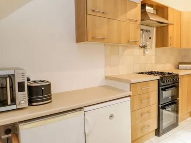4 Tanyrallt Terrace Queen Street | Studio townhouse for rent #152246438 | Rentberry