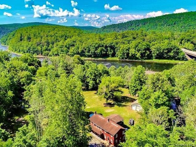 4 Tow Path Rd, Barryville, NY 12719