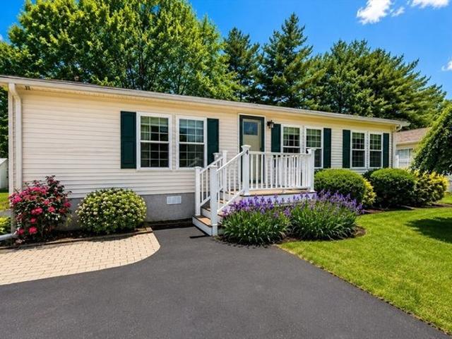 4 Trailwood Dr, Bridgewater, MA 02324