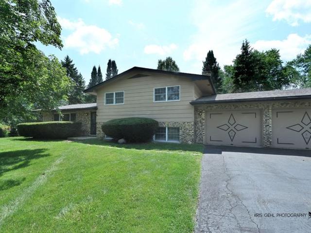 4 Trent Rd, Hawthorn Woods, IL 60047