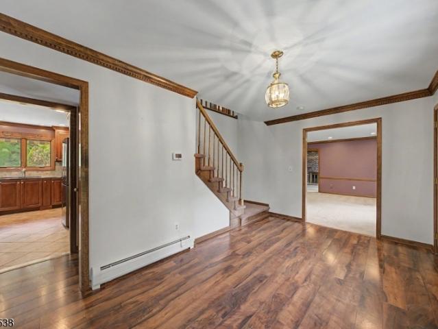 4 Unneberg Ave