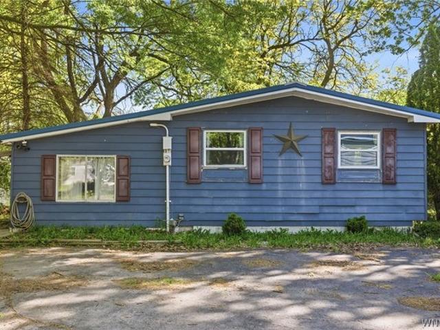 4 Valley View Dr, Batavia, NY 14020