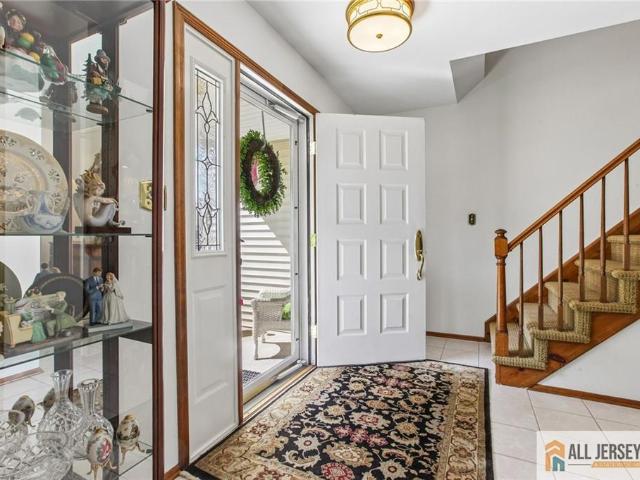 4 Van Loan Avenue