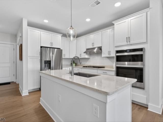 4 Vanderbilt Blvd # 404