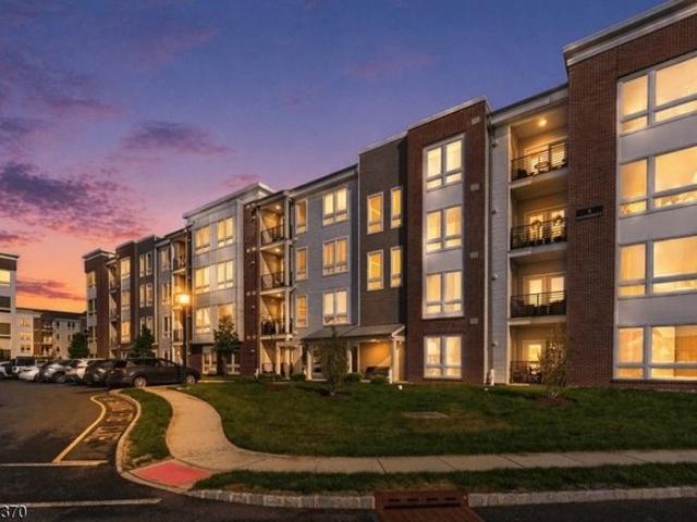 4 Vanderbilt Blvd Unit 404, Florham Park, NJ 07932