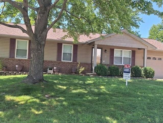 4 Vanguard Dr, Saint Peters, MO 63376