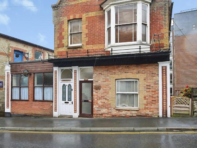 4 Victoria Street, Ventnor PO38, 1 bed flat to rent, £650 pcm | PrimeLocation