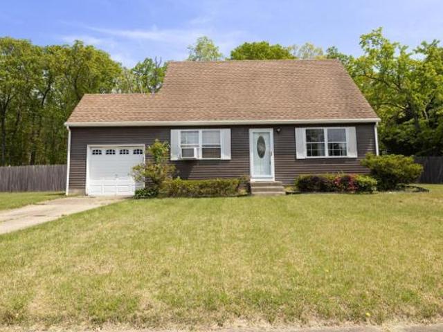 4 Villa Dr, Berlin, NJ 08009