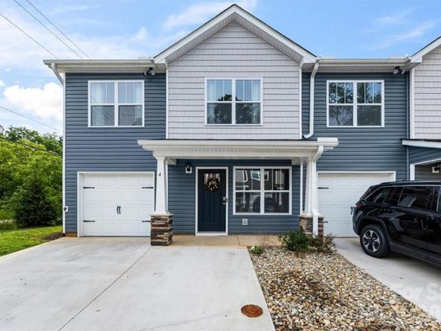 4 Virginia Commons Dr, Arden, NC 28704