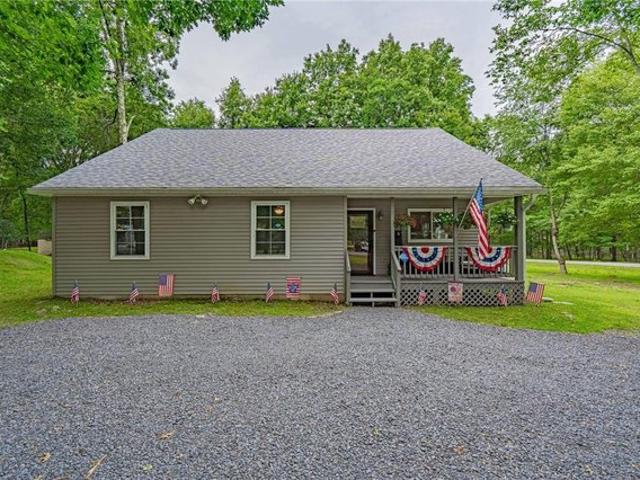 4 Wylie Cir, Penn Forest Township, PA 18210