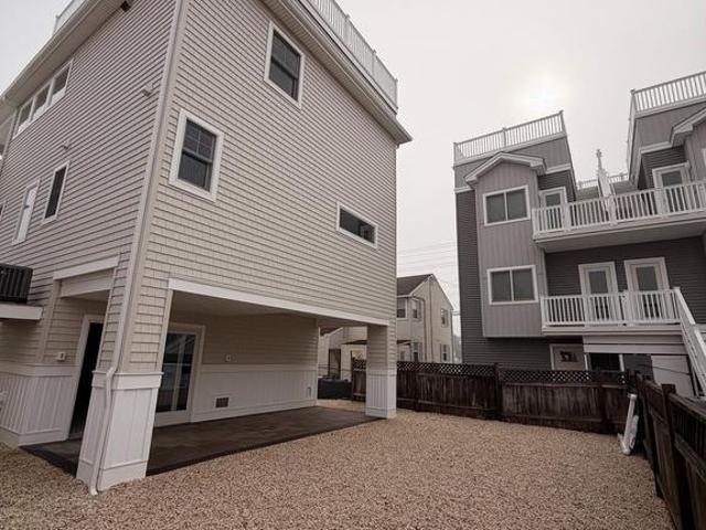 4 W Sumner Ave