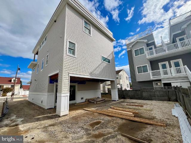 4 W Sumner Ave