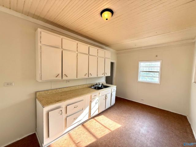 4 W Tuscaloosa Avenue