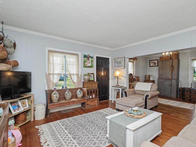 4 W Union Street