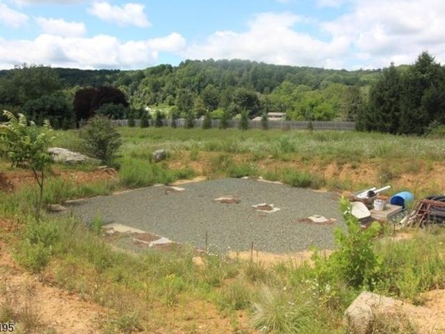 4 Wade Farm Rd, Califon, NJ 07830