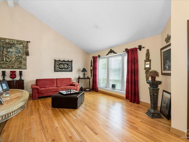 4 Waterbury Court