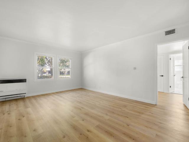 ~4 Weeks FREE~ Lovely Two Bedroom with Vintage Charm and In Unit Laundry ~ In Beautiful Westchester! *Move In Special