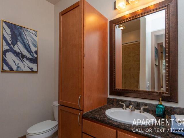 4 weeks free luxury apartment in east Greenway/Upper Kirby