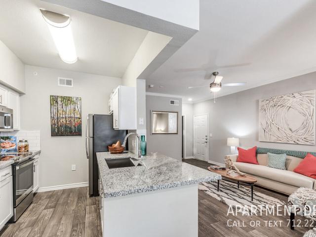 4 weeks free luxury apartment in east Kingwood
