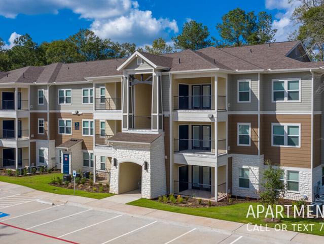 4 weeks free! new luxury n. Conroe community