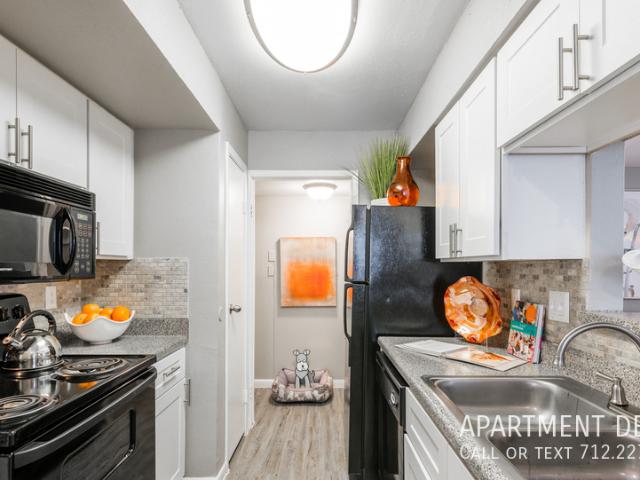 4 weeks free rent in Cobble Creek apartments