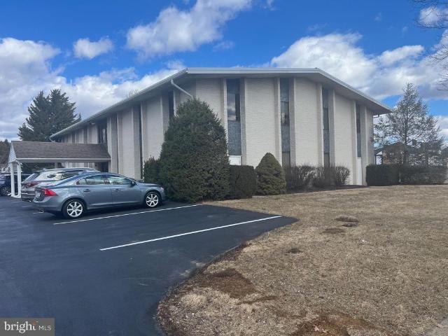 4 Wellington Blvd