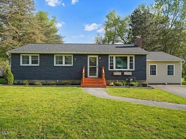 4 Wilson Dr, Glenville, NY 12302